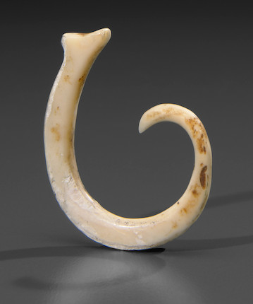 Bonhams : Large Bone Fish Hook, makau iwi kanaka, Hawaiian Islands
