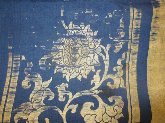 Bonhams : A rare large loom double damask silk hanging Ming dynasty