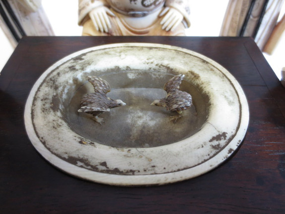 Bonhams : An ivory figural group depicting a quail fight 18th/19th century