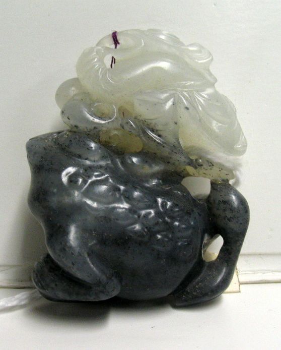 Bonhams : A black and white jade toggle 19th Century