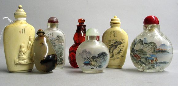 Bonhams : Eleven snuff bottles