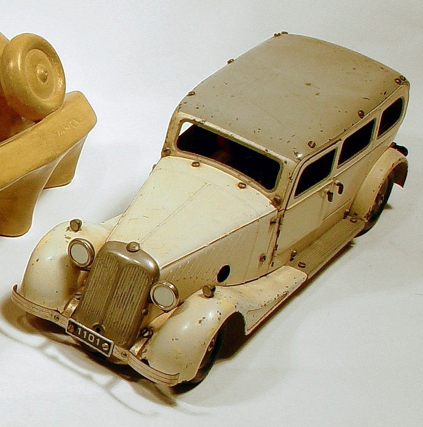 Bonhams Cars : A fine tinplate clockwork toy limousine by Marklin, German, 1920s, 15 ins