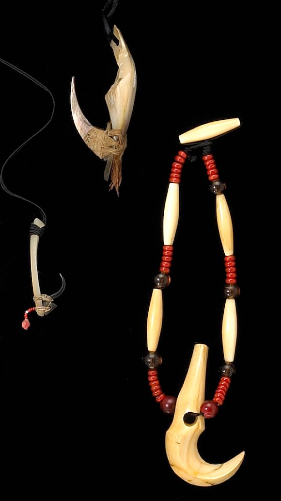 Bonhams : A Hawaiian ivory hook pendant