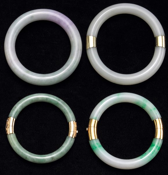 Bonhams : Four jade bangles