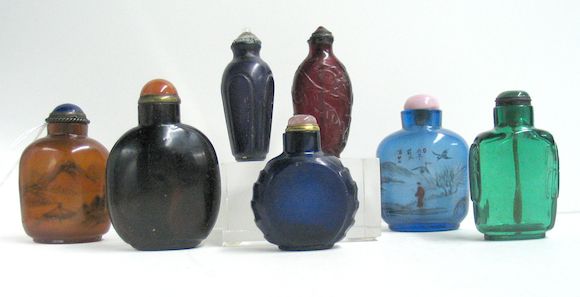 Bonhams : Eight glass snuff bottles