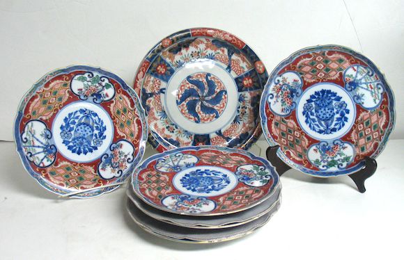 Bonhams : Thirteen Imari dishes in two patterns