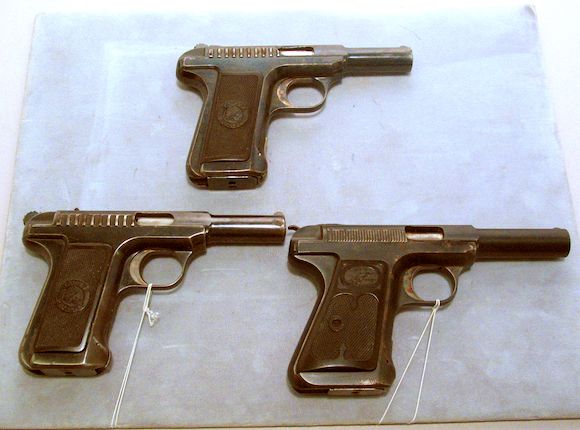 Bonhams : A lot of three Savage semi-automatic pistols