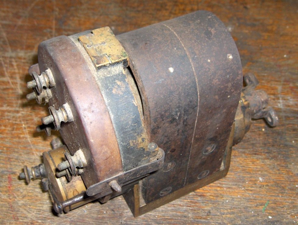 Bonhams Cars : A Bosch DU6 magneto,