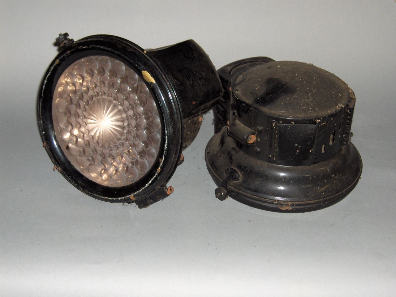 Bonhams Cars : A pair of Ford acetylene headlamps, 8in diameter
