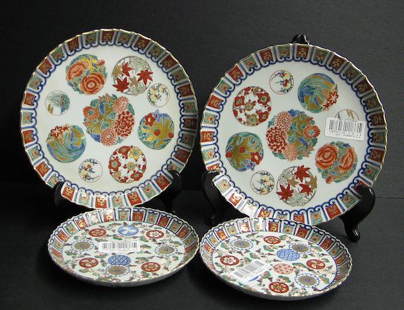Bonhams : Seventeen Imari foliate rim porcelain dishes