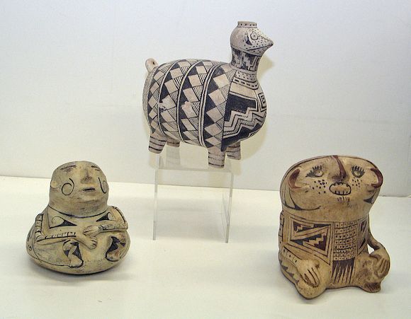Bonhams : Three reproduction vessels in a prehistoric Native American style