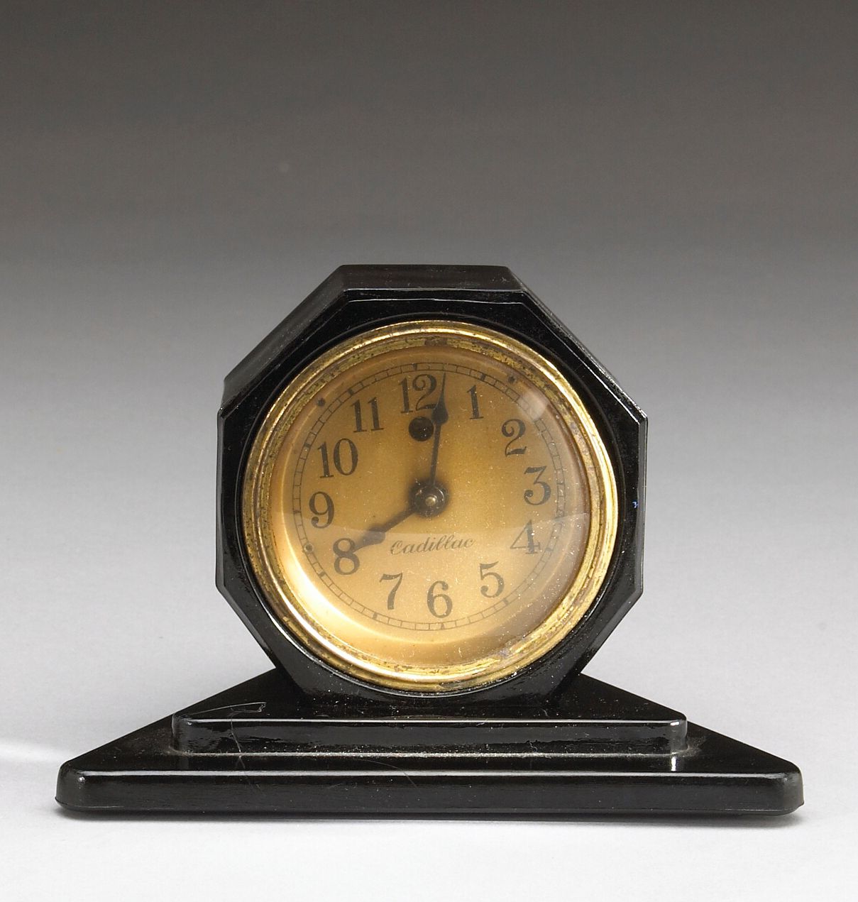 Bonhams Cars : A rare Cadillac desk clock, Bezel 3in diameter