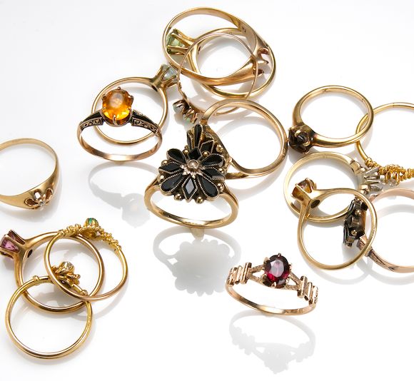 Bonhams : A collection of seventeen stone, 14k and 10k gold rings