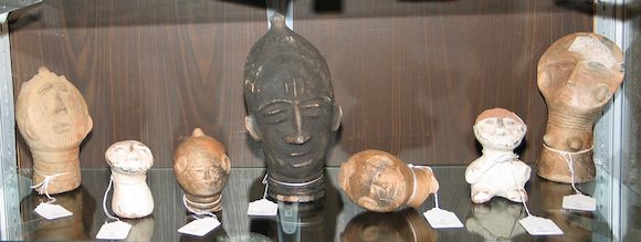Bonhams : Seven Akan terracotta heads