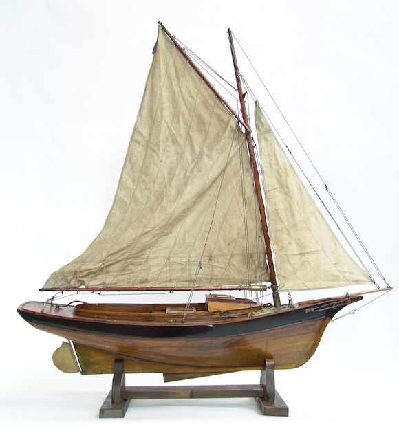 Bonhams : A planked model of a sloop, early 19th century 41 x 10 x 41in
