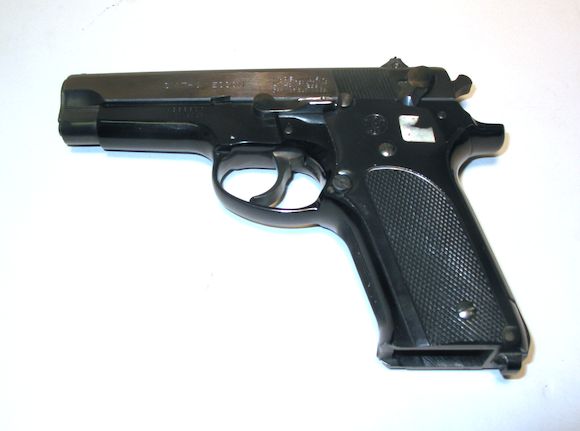 Bonhams : A Smith & Wesson Model 59 semi-automatic pistol