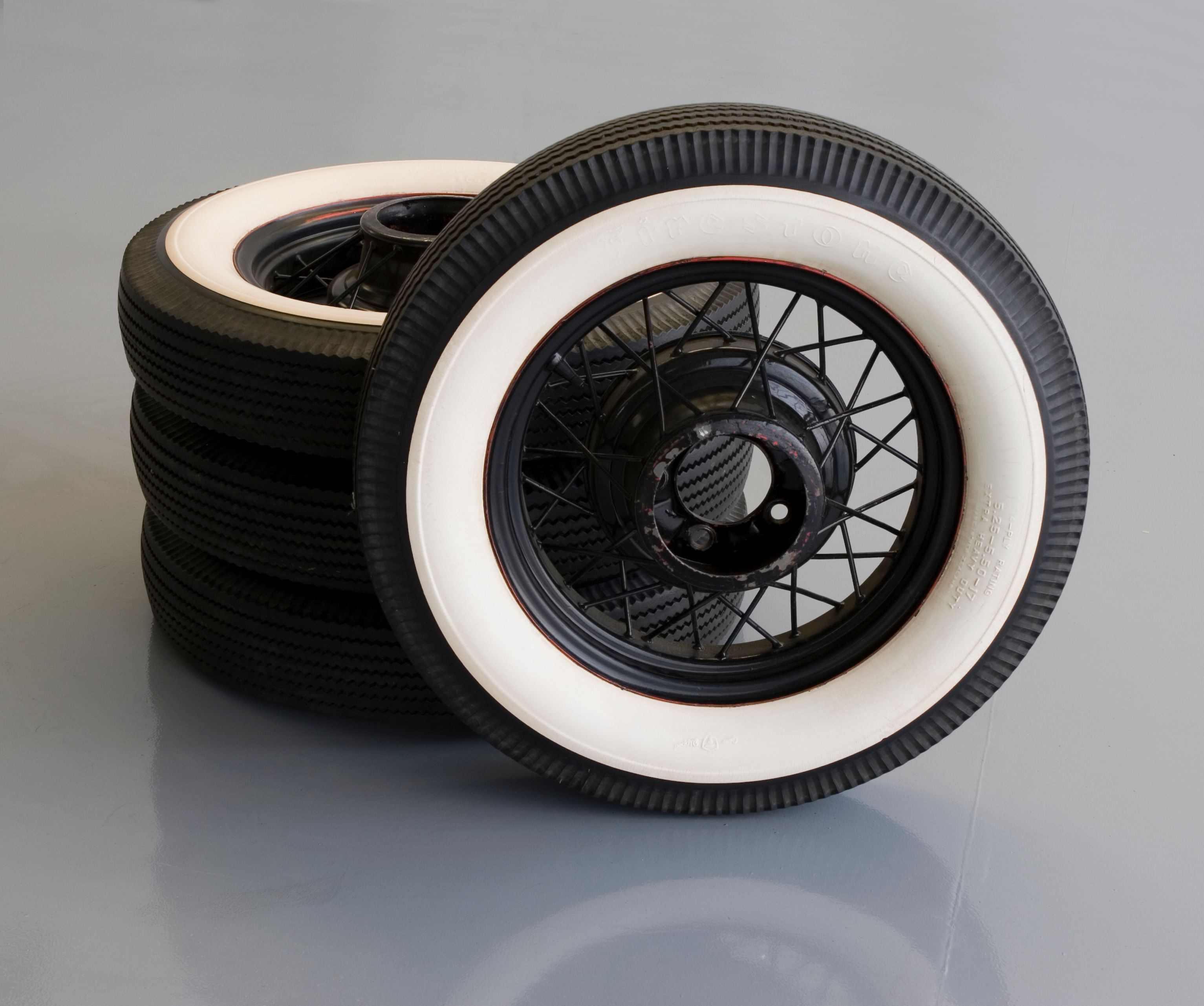 Bonhams Cars : A set of four 1933-1934 Ford wheels,