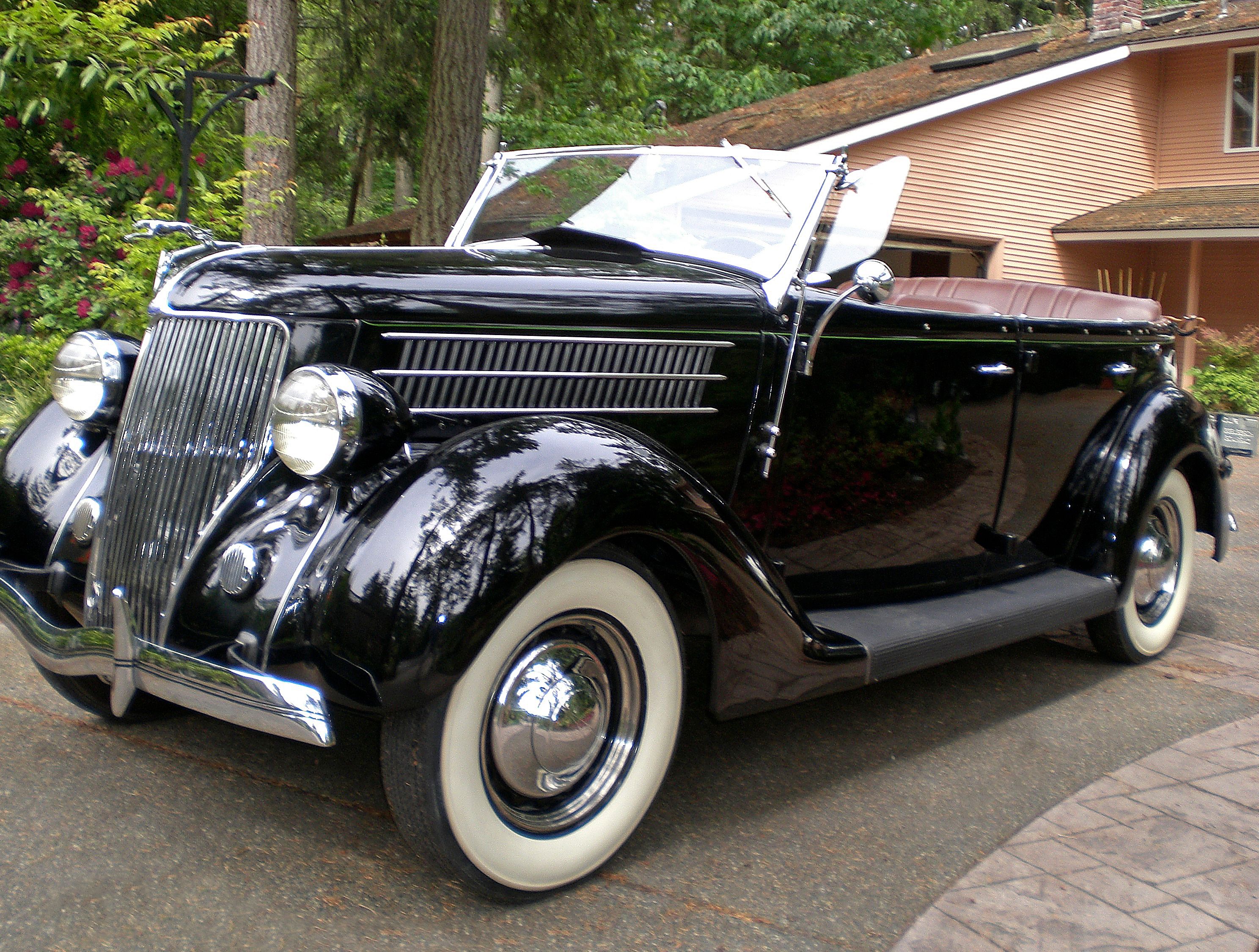1936 Ford Model 68 Deluxe Cabriolet - auctions & price archive