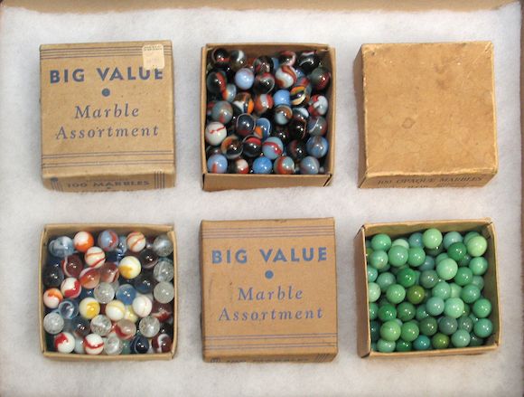 Bonhams : Peltier boxed “Big Value” assortment marbles