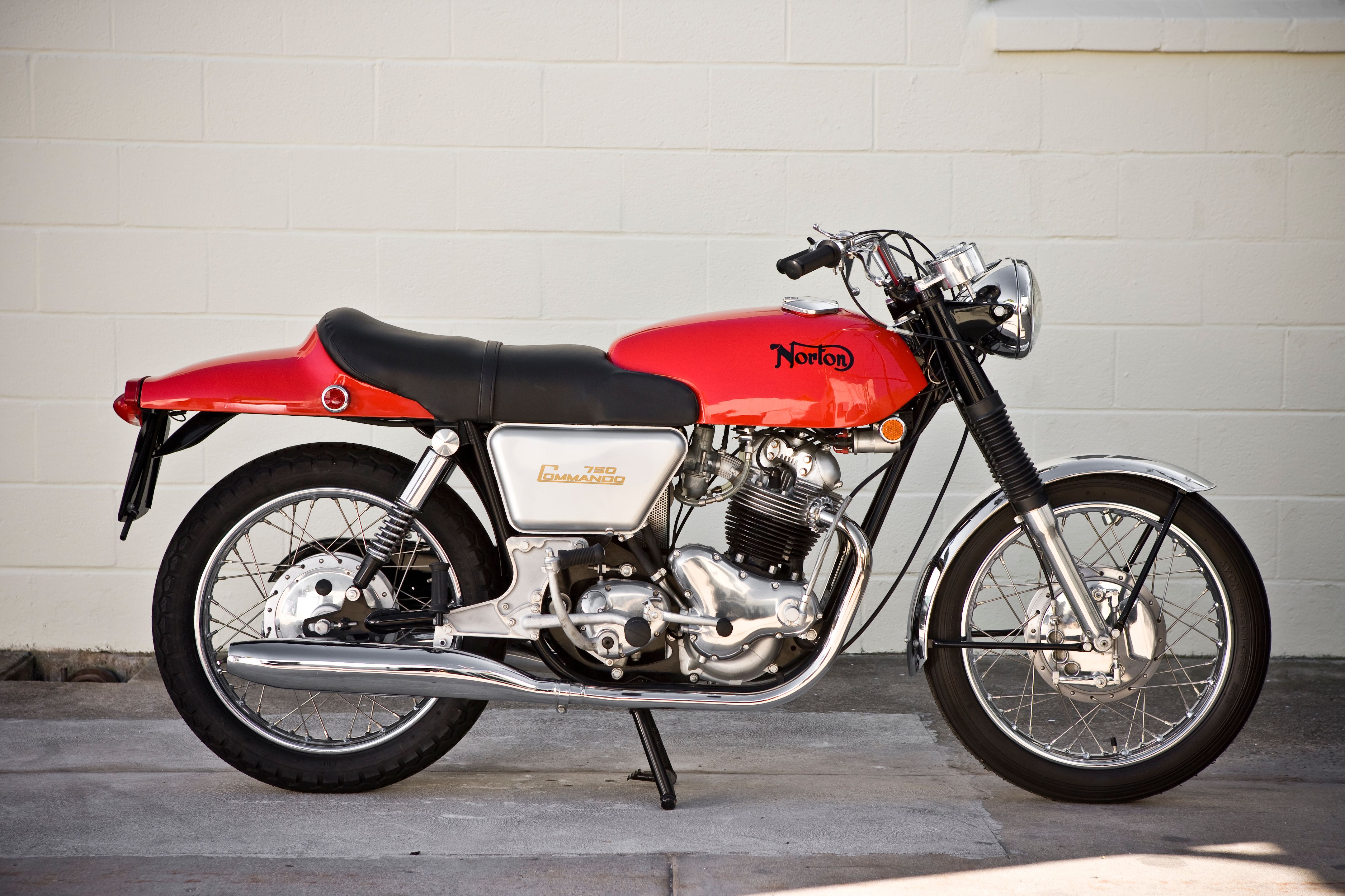 1968 Norton Commando Fastback Dunstall 810 Kit Frame no. 128013 Engine no. 20M3/128013 ...