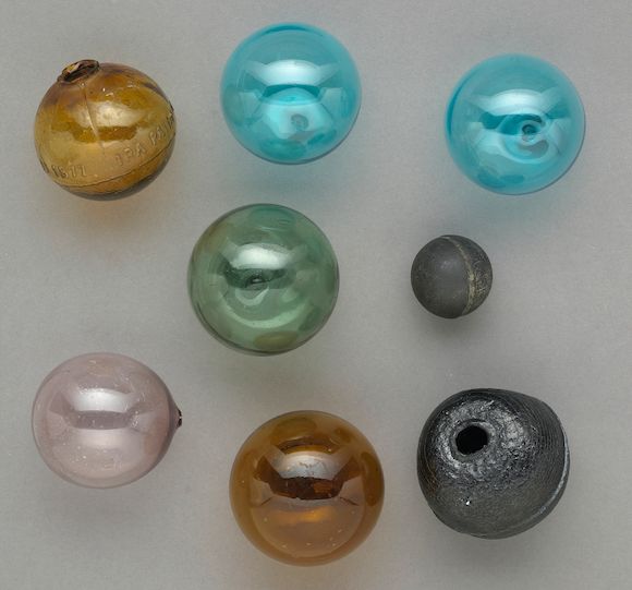 Bonhams : A lot of eight target balls