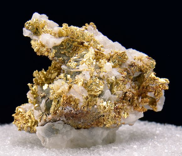 Bonhams : Crystallized gold on quartz matrix