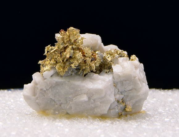 Bonhams : Crystallized Gold in Quartz Matrix