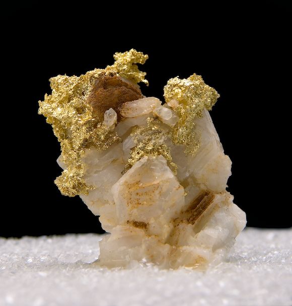 Bonhams : Crystallized gold on quartz matrix