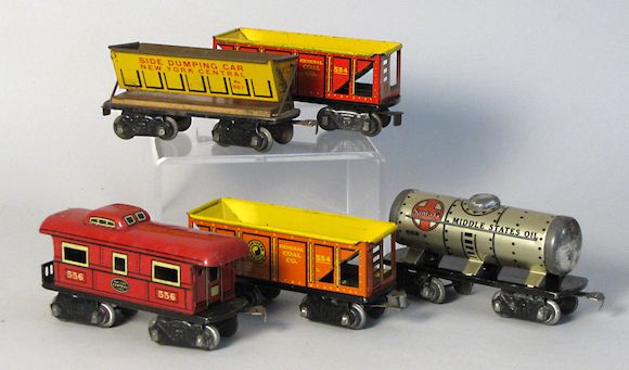 Bonhams : 8 wheeled Marx freight cars