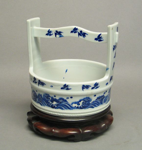 Bonhams : A pair of Seto porcelain serving dishes Early 20th Century