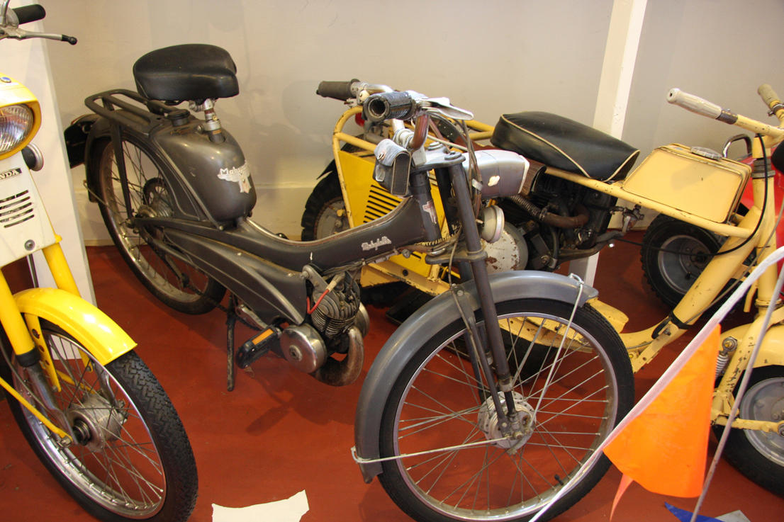 1977 Motobecane Mobylette Moped Engine no. 4935934 - auctions & price ...