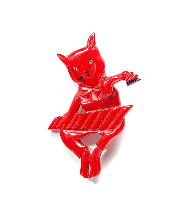 Bonhams : A Bakelite hand painted cat musician brooch