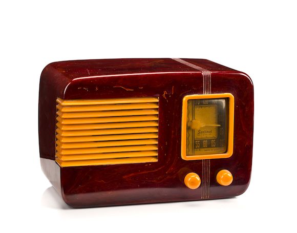 Bonhams : A Sentinel marbleized maroon 177U radio circa 1939