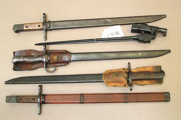 Bonhams : A lot of five Japanese bayonets