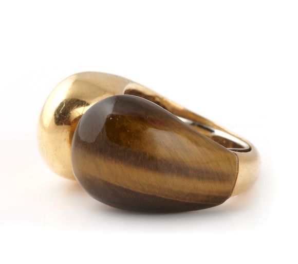Bonhams : A tiger's eye and 18k gold ring, Piaget