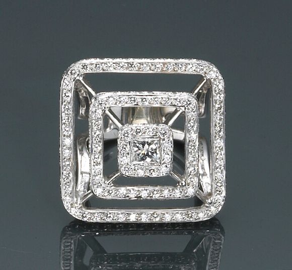 Bonhams : A diamond step ring