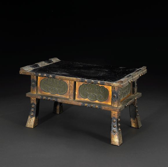 Bonhams : A gilt and black lacquered wood offering stand 19th Century