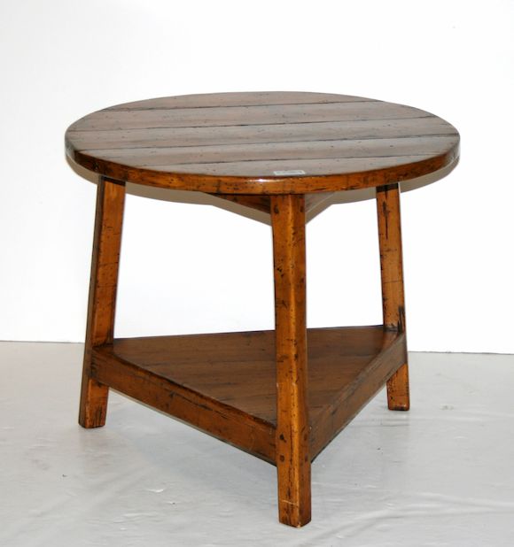Bonhams : A provincial style stained pine table