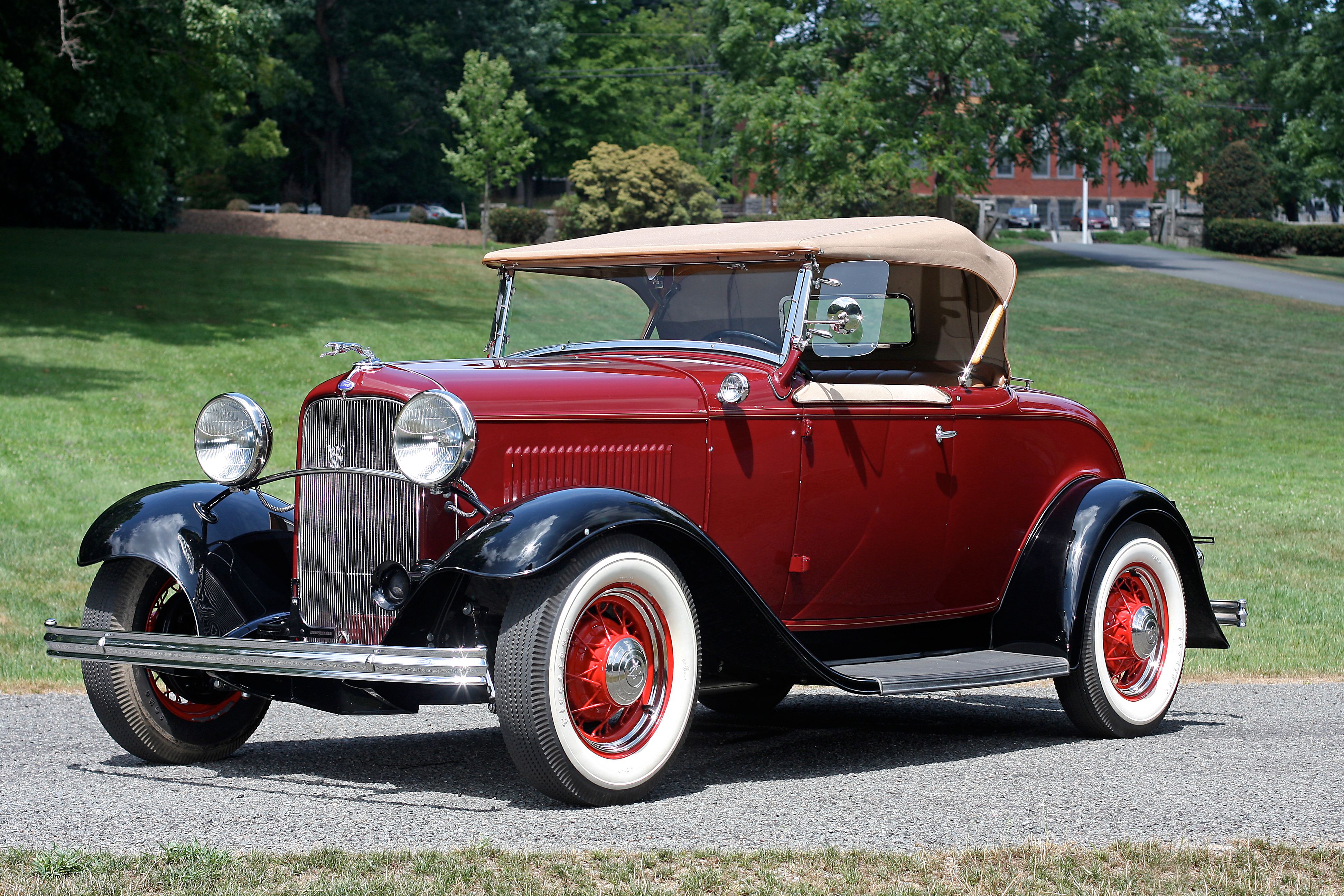 1932 Ford Model 18 Deluxe Roadster - auctions & price archive