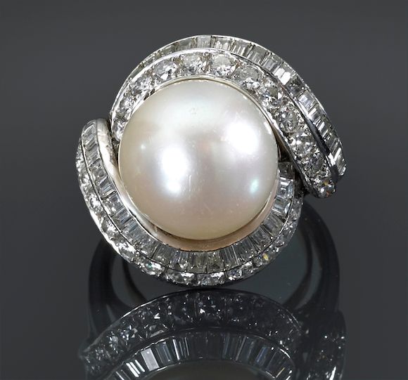Bonhams : A South Sea cultured pearl and diamond ring