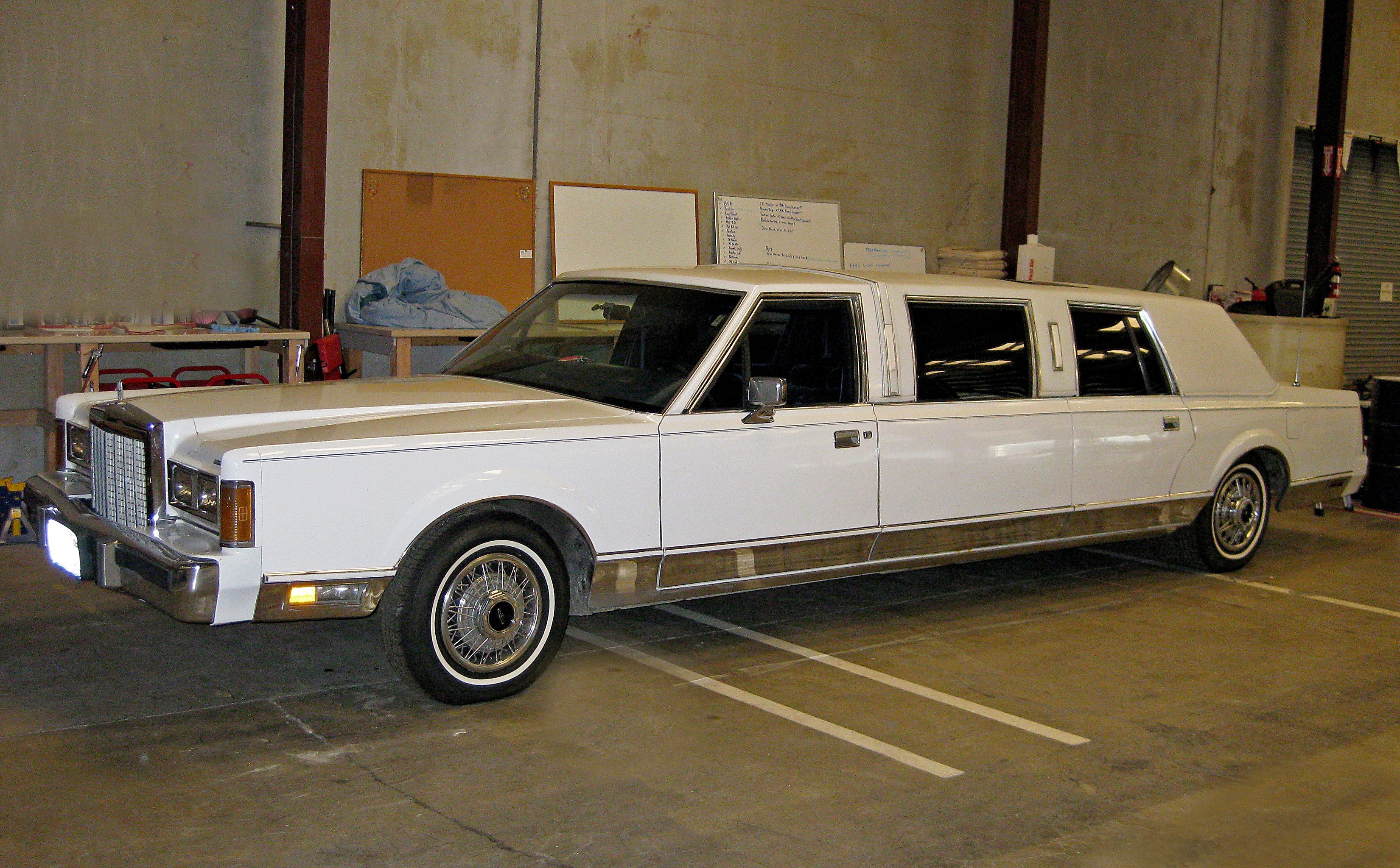 1985 Lincoln Continental Limousine Chassis no. 1LJBP96F2FY733677 ...