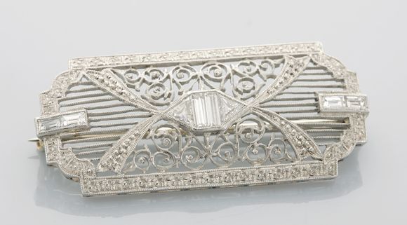 Bonhams : A diamond and platinum filigree brooch