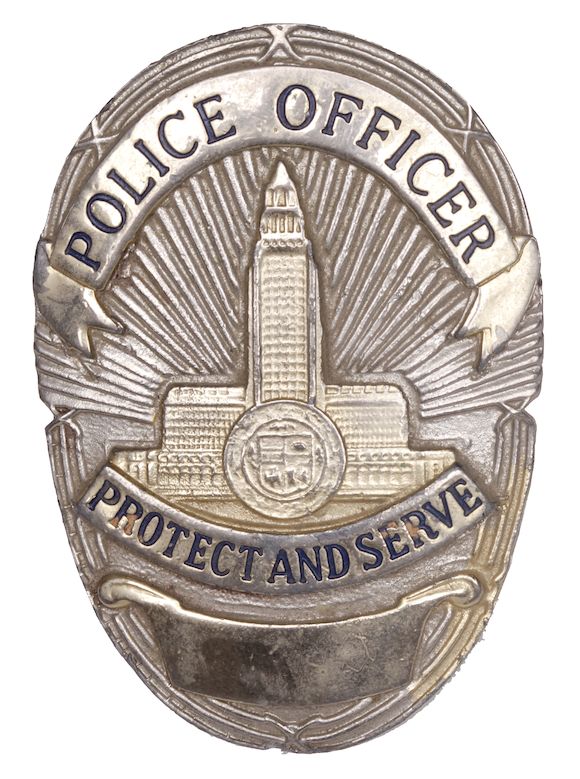 Bonhams : A prop police badge from L.A. Confidential