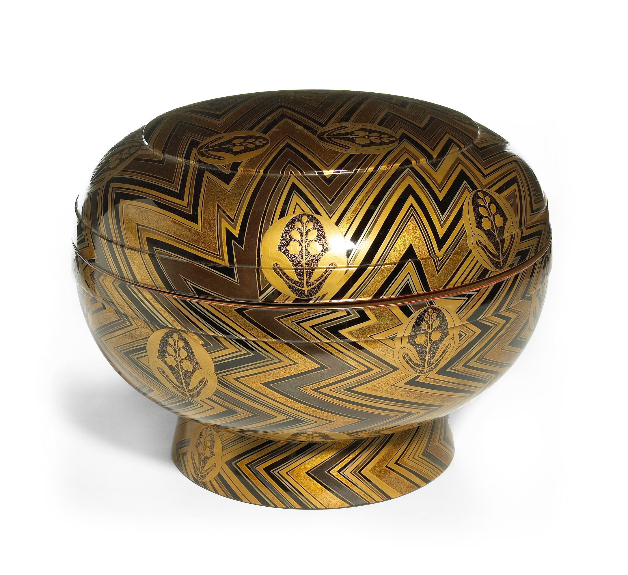 Bonhams : A gold and black lacquer jikiro (ceremonial food container ...