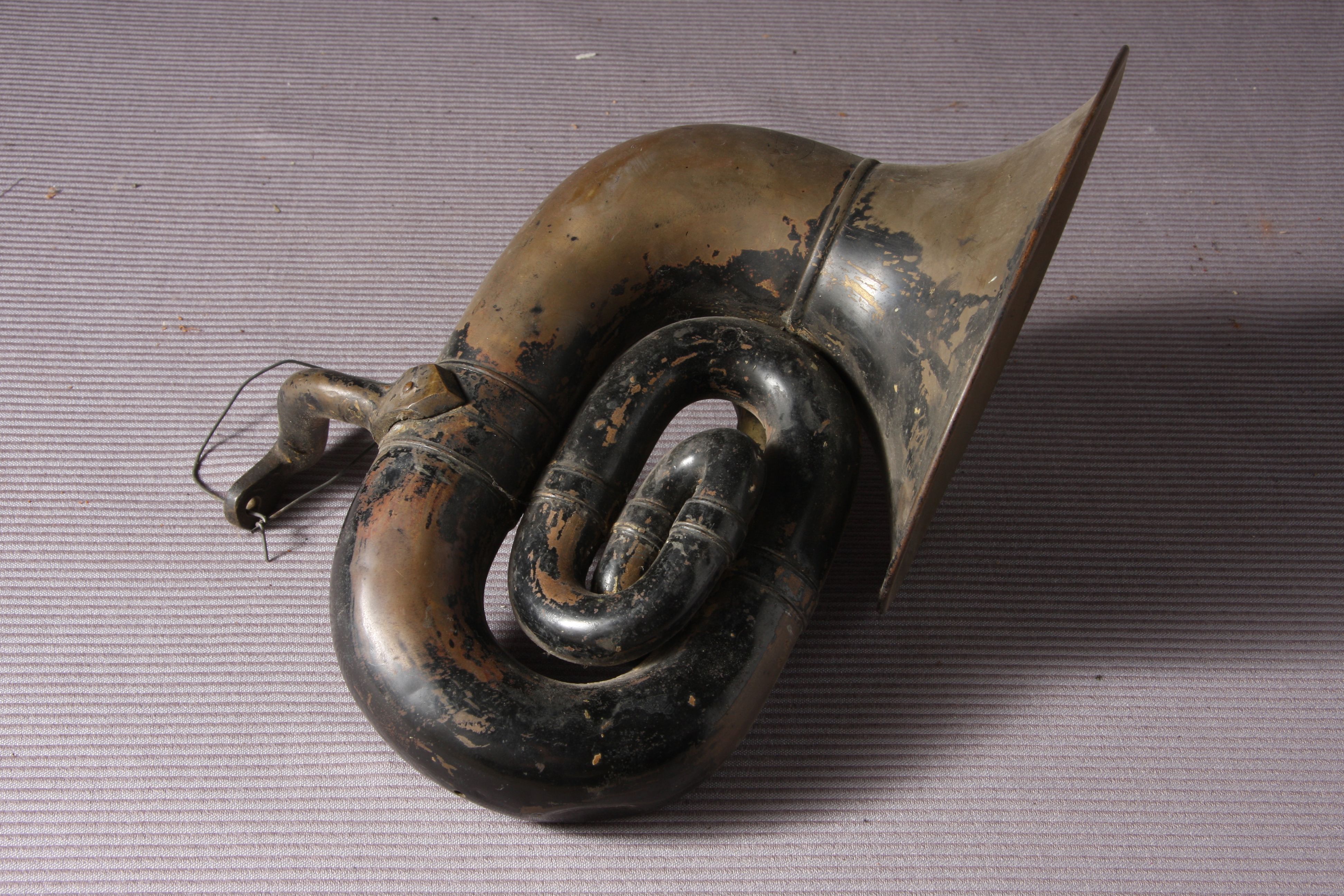 Bonhams Cars : A large Rubes double twist bulb horn,