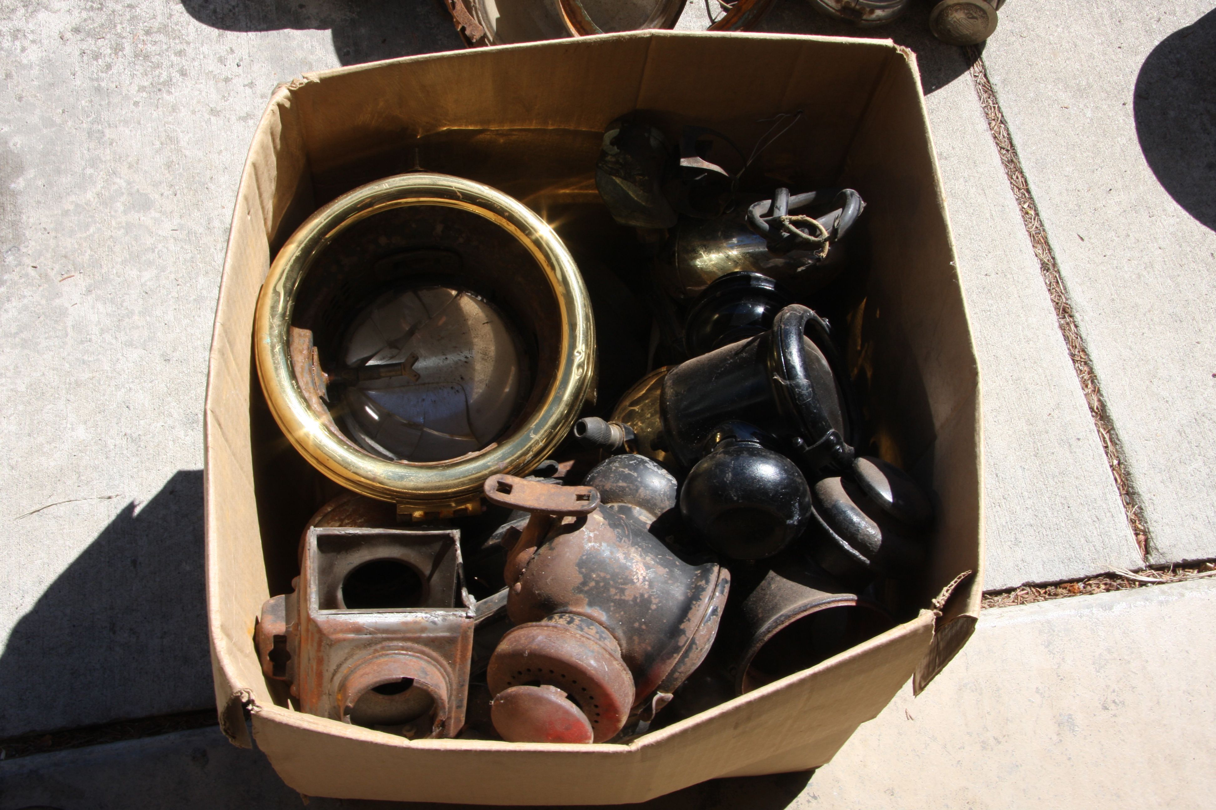 Bonhams Cars : A quantity of Ford Model T lamps,