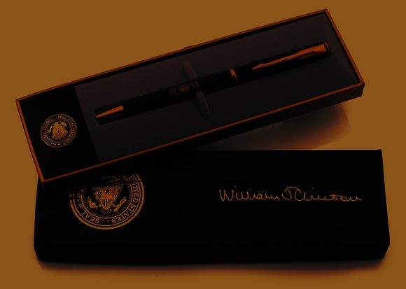 Bonhams : PRESIDENTIAL SIGNING PENS.