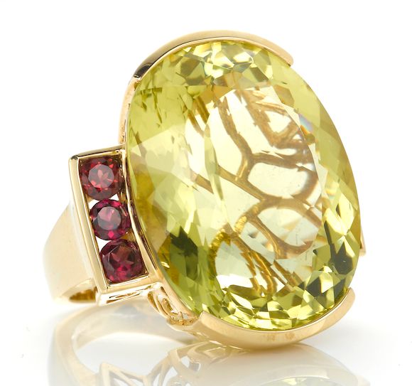 Bonhams : A green quartz, rhodolite garnet and 14k gold ring