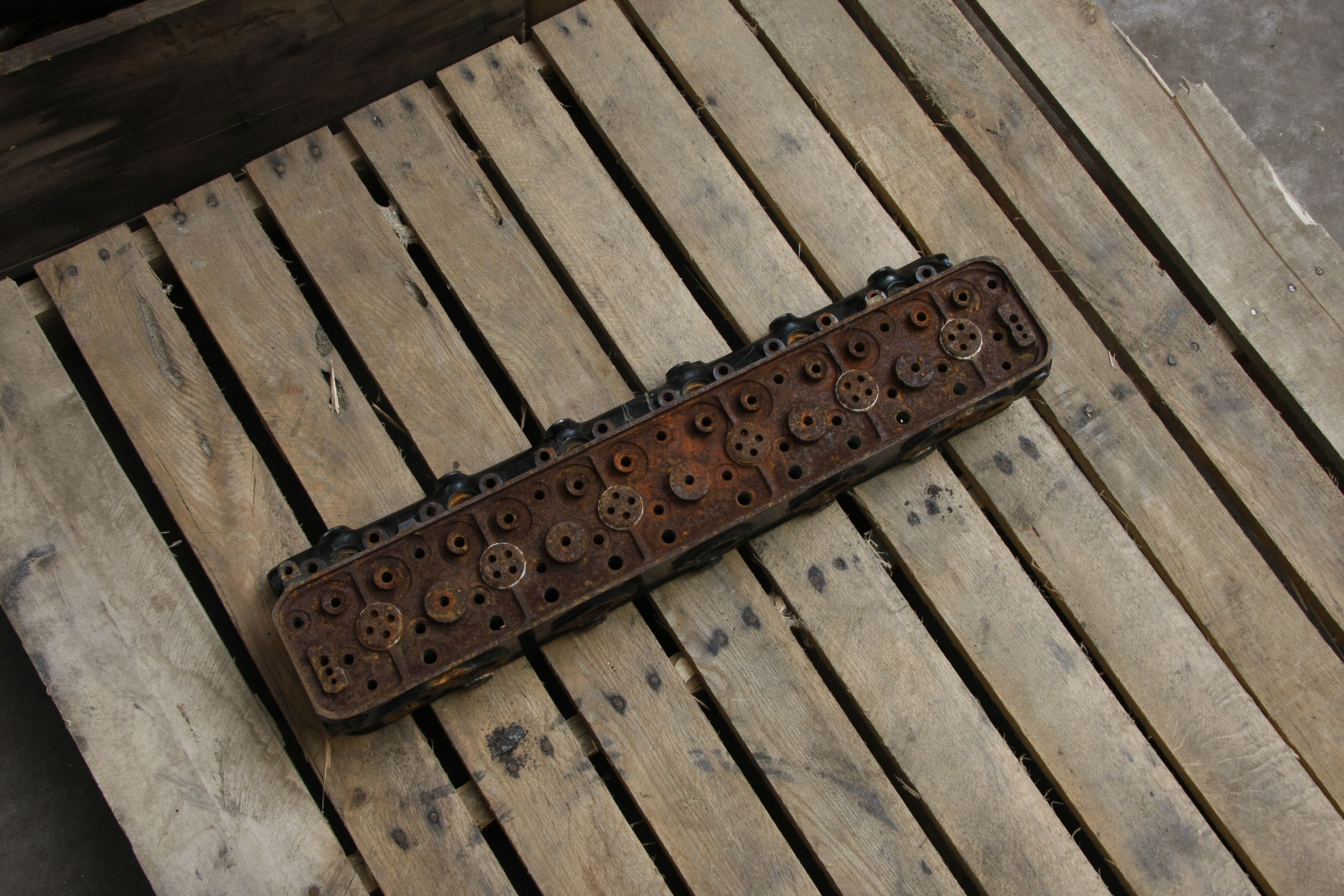 Bonhams Cars : A Rolls Royce small HP cylinder head