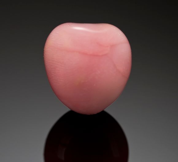 Bonhams : Conch Pearl with an Unusual Shape